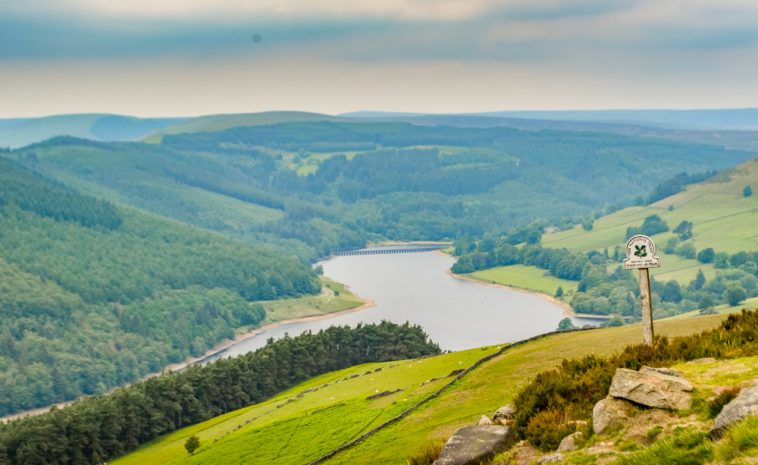 Walking to the Wheel Stones on Derwent Edge – Peak District | BaldHiker