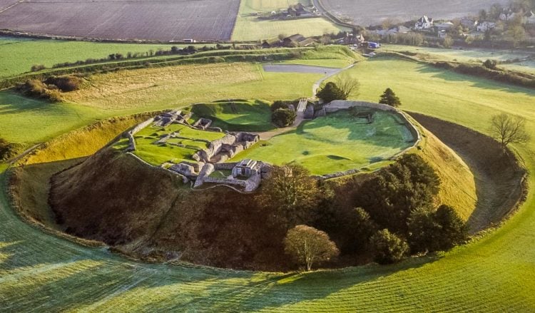 Old Sarum: Historic Site Of The Original Salisbury | BaldHiker