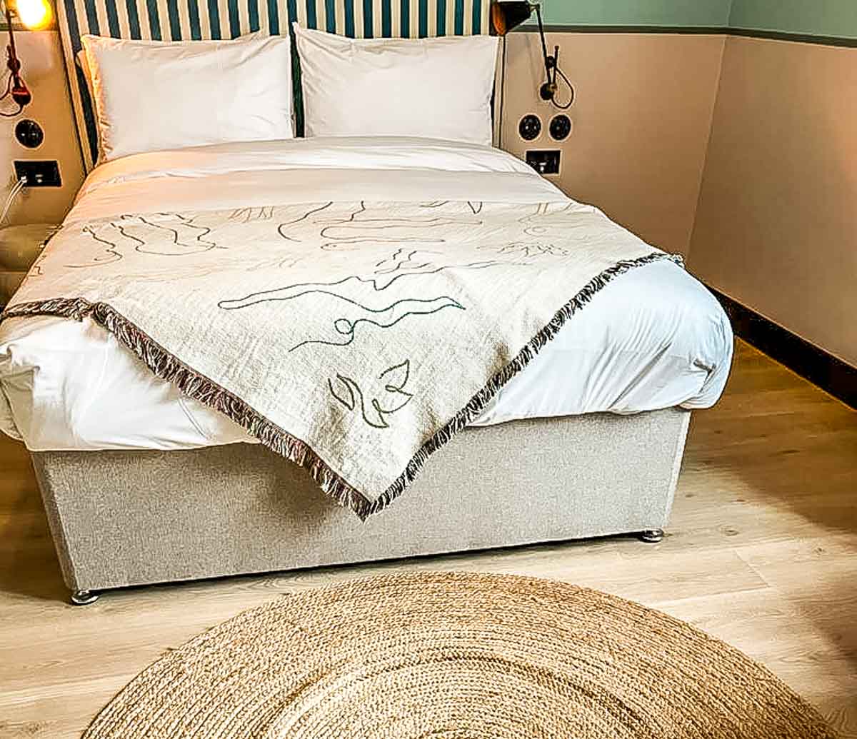 A Stay At The World's First Whole Life Net Zero Hometel - room2 ...