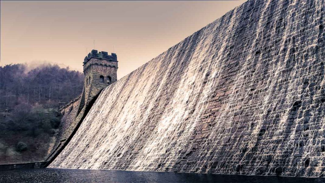 Derwent Dam Circular Walk: Dambusters, Drowned Villages & Tin Towns ...